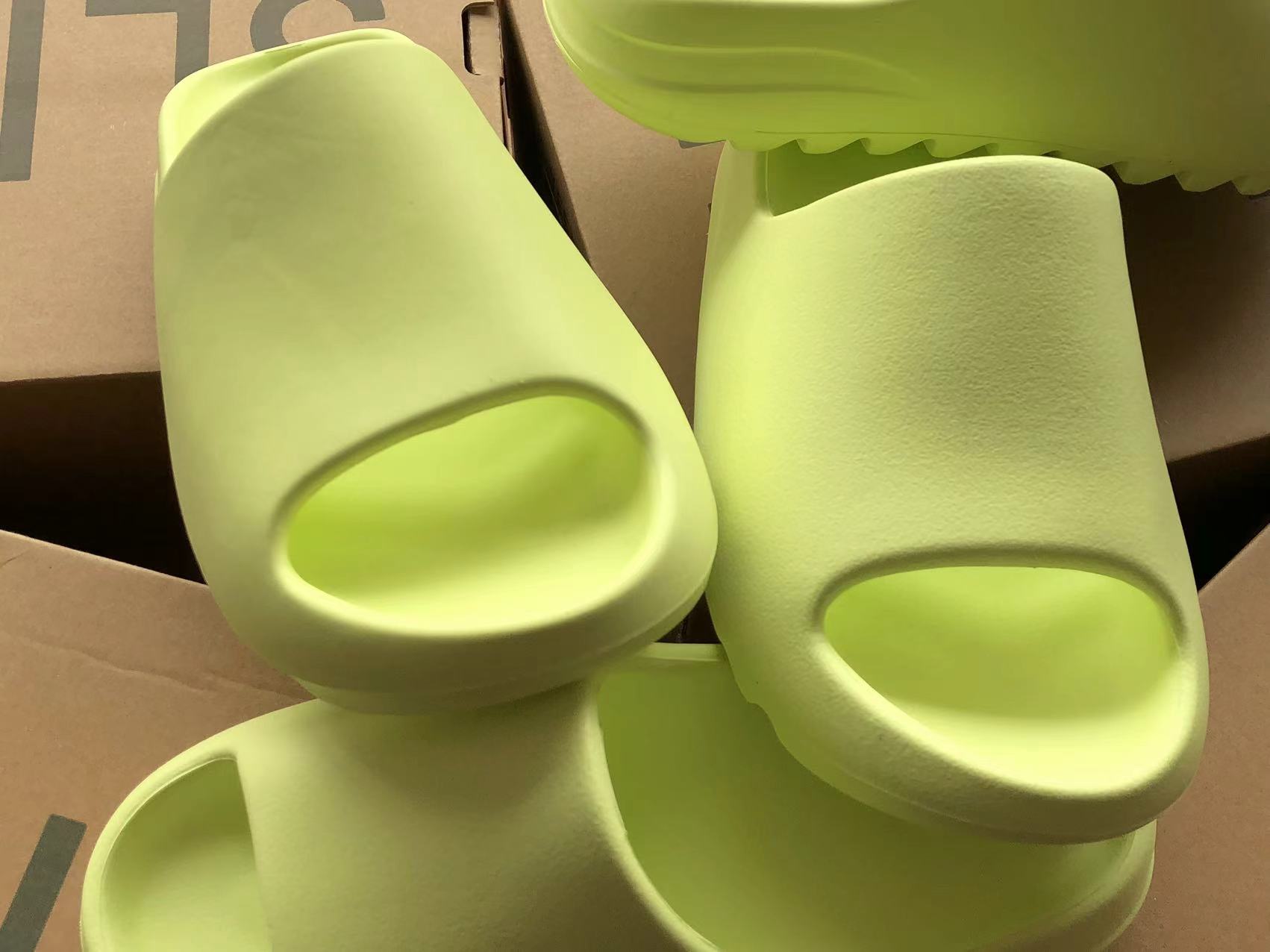 Yeezy Slide Green Neon - Urban Sneakers